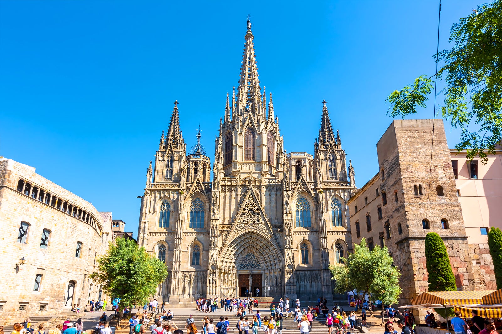 60 Essential Barcelona Attractions: The Definitive Tourist's Guide